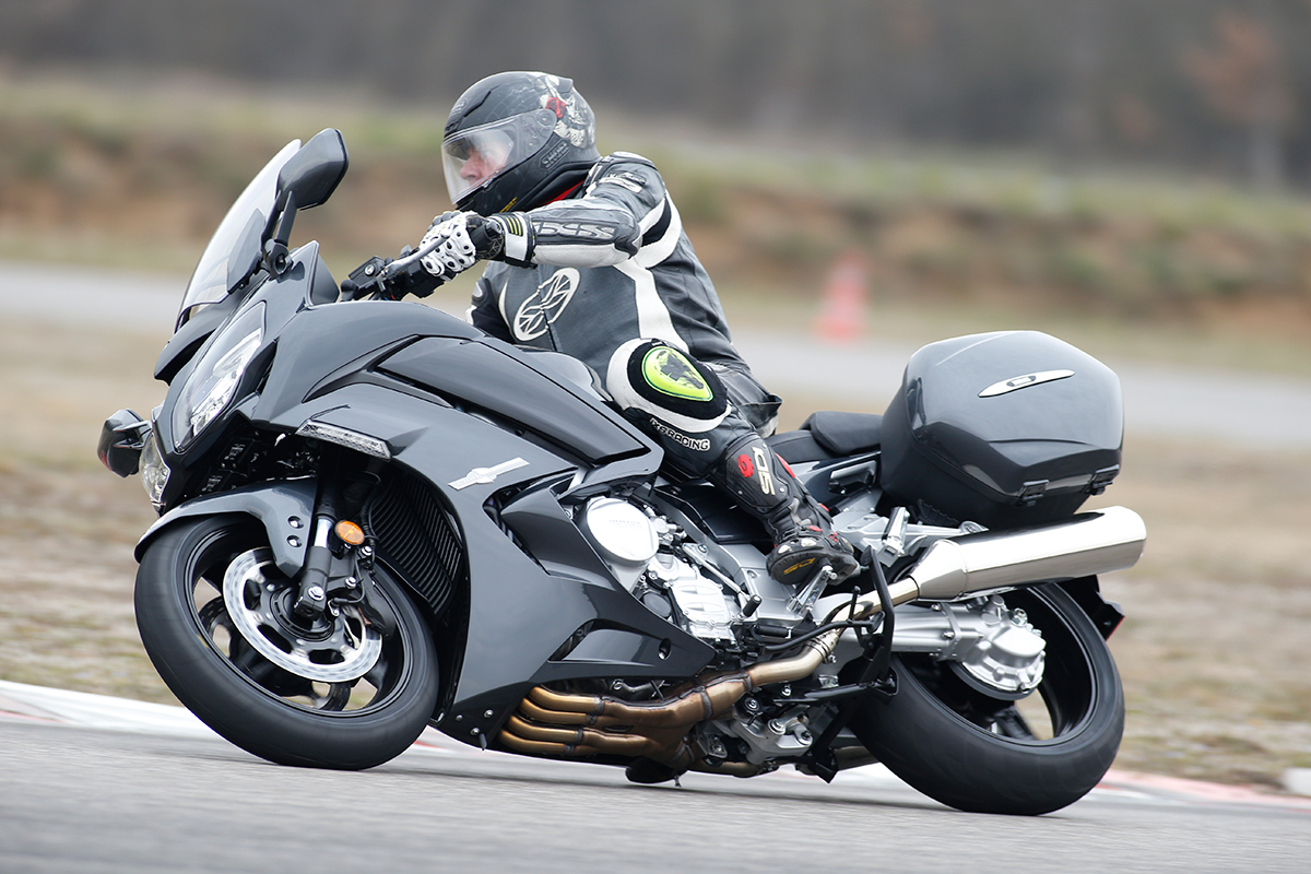 FJR1300_L - ActuMoto.ch