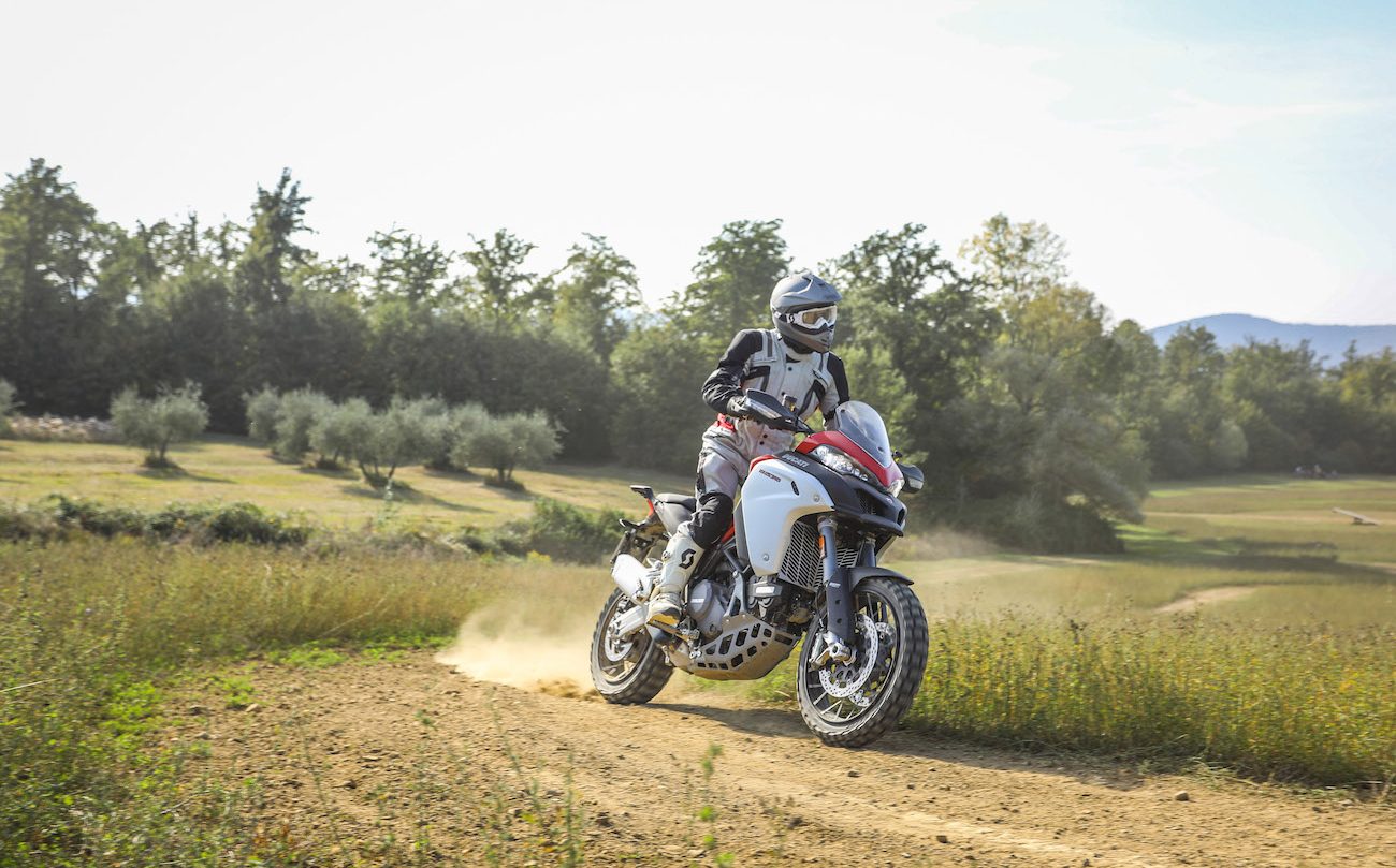 La Multistrada Enduro est devenue plus accessible, la preuve en Toscane ...
