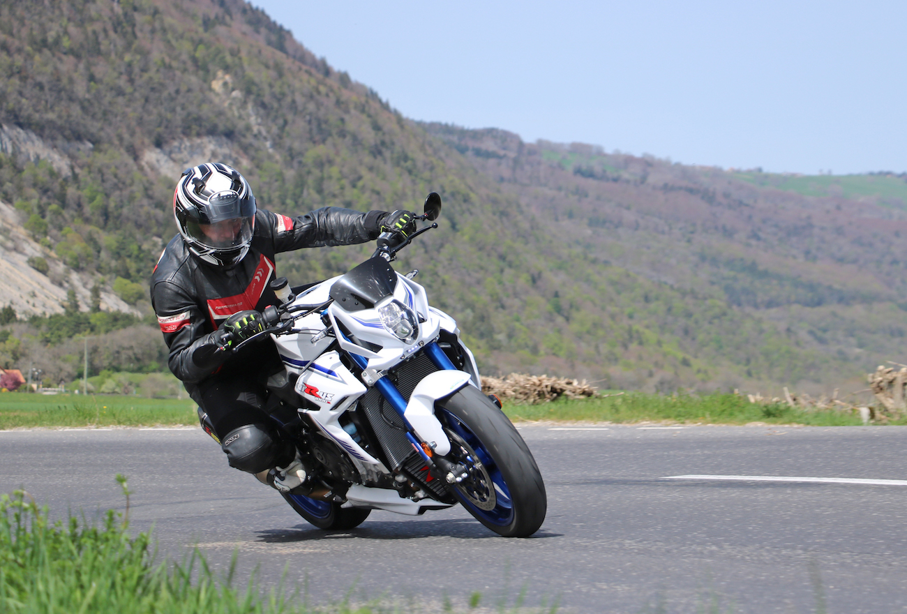 Laissez-vous contaminer par la nouvelle Suzuki Virus 1000 R! - Actu Moto