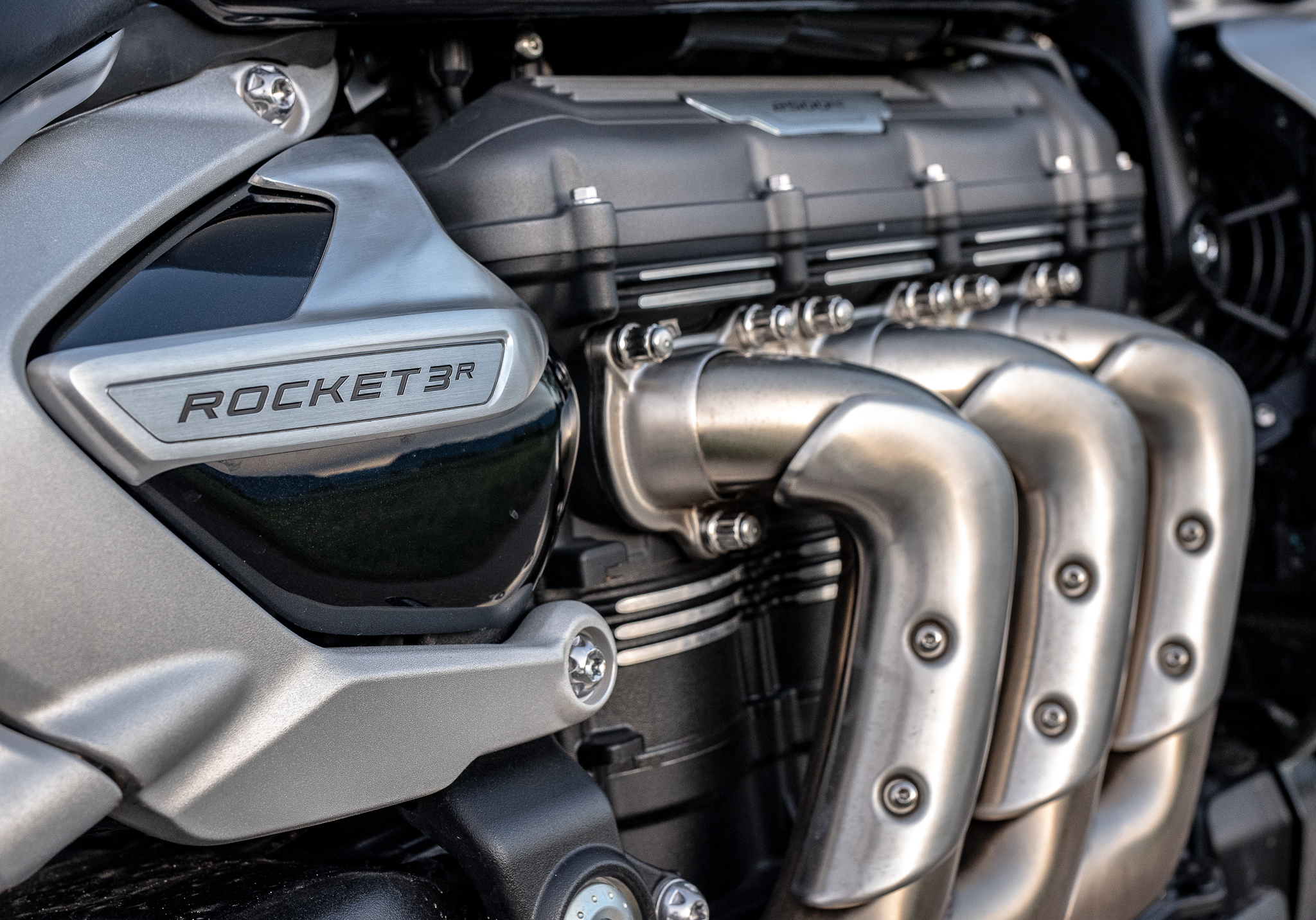 Comparatif Triumph Rocket 3 "R" vs "GT" – Des motos d’homme - Actu Moto