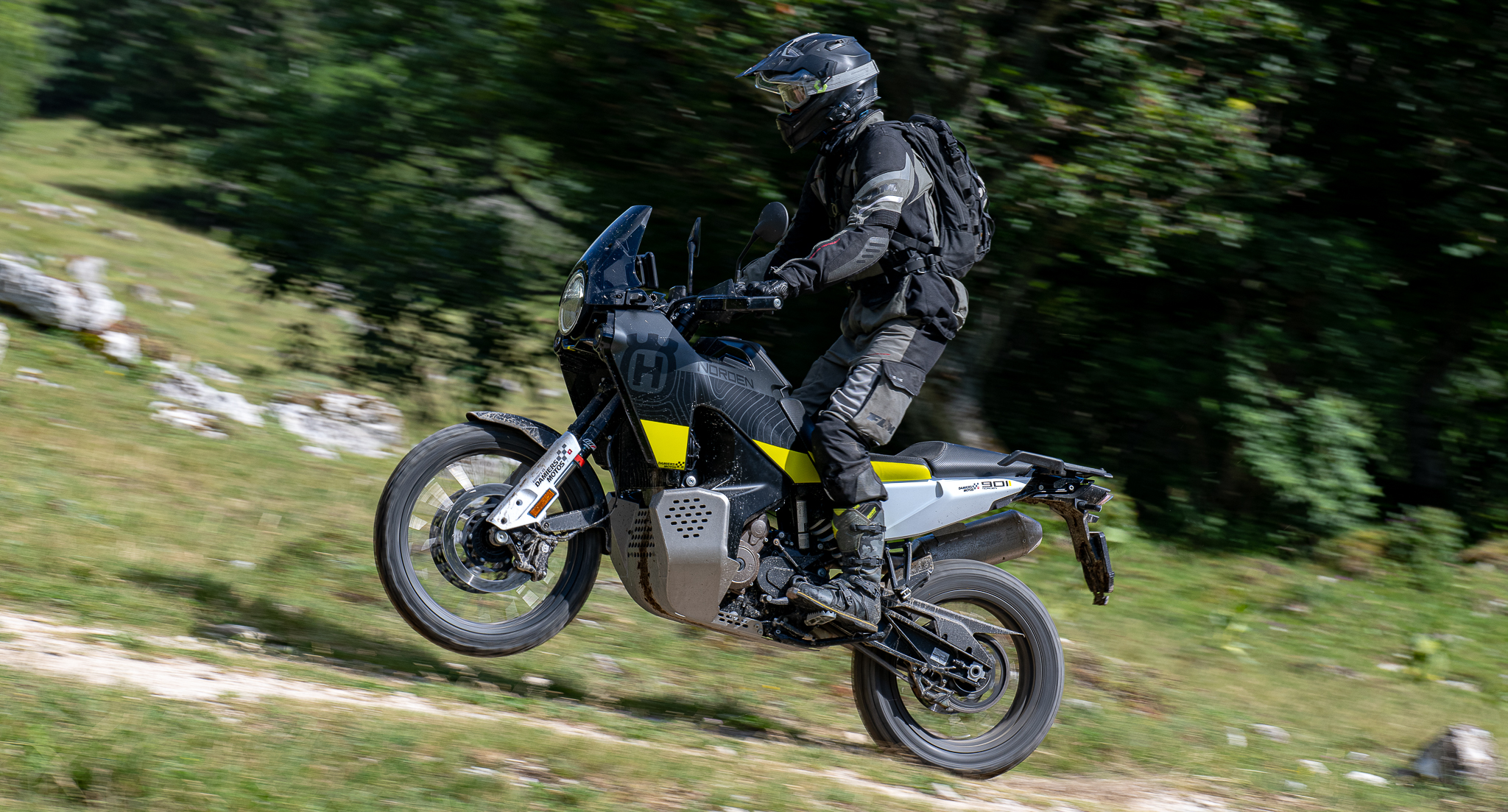 Comparatif ActuMoto.ch Triumph Tiger 900 Rally Pro Husqvarna Norden 901 ...