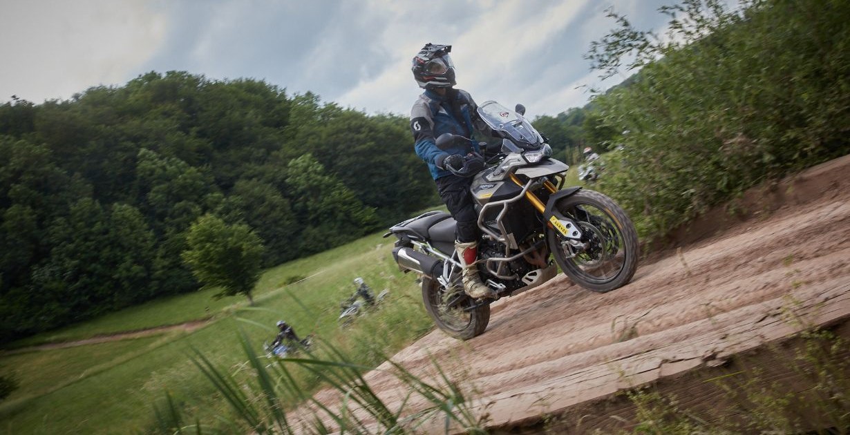 Essai pneu - Le nouveau Dunlop Trailmax Raid surprend par sa ...