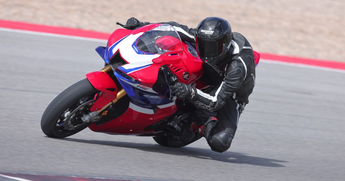 Essai - Une légende réinventée: la Fireblade RR-R évolue - Actu Moto