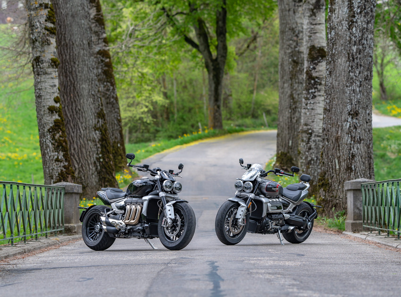 Comparatif Triumph Rocket 3 "R" vs "GT" – Des motos d’homme - Actu Moto