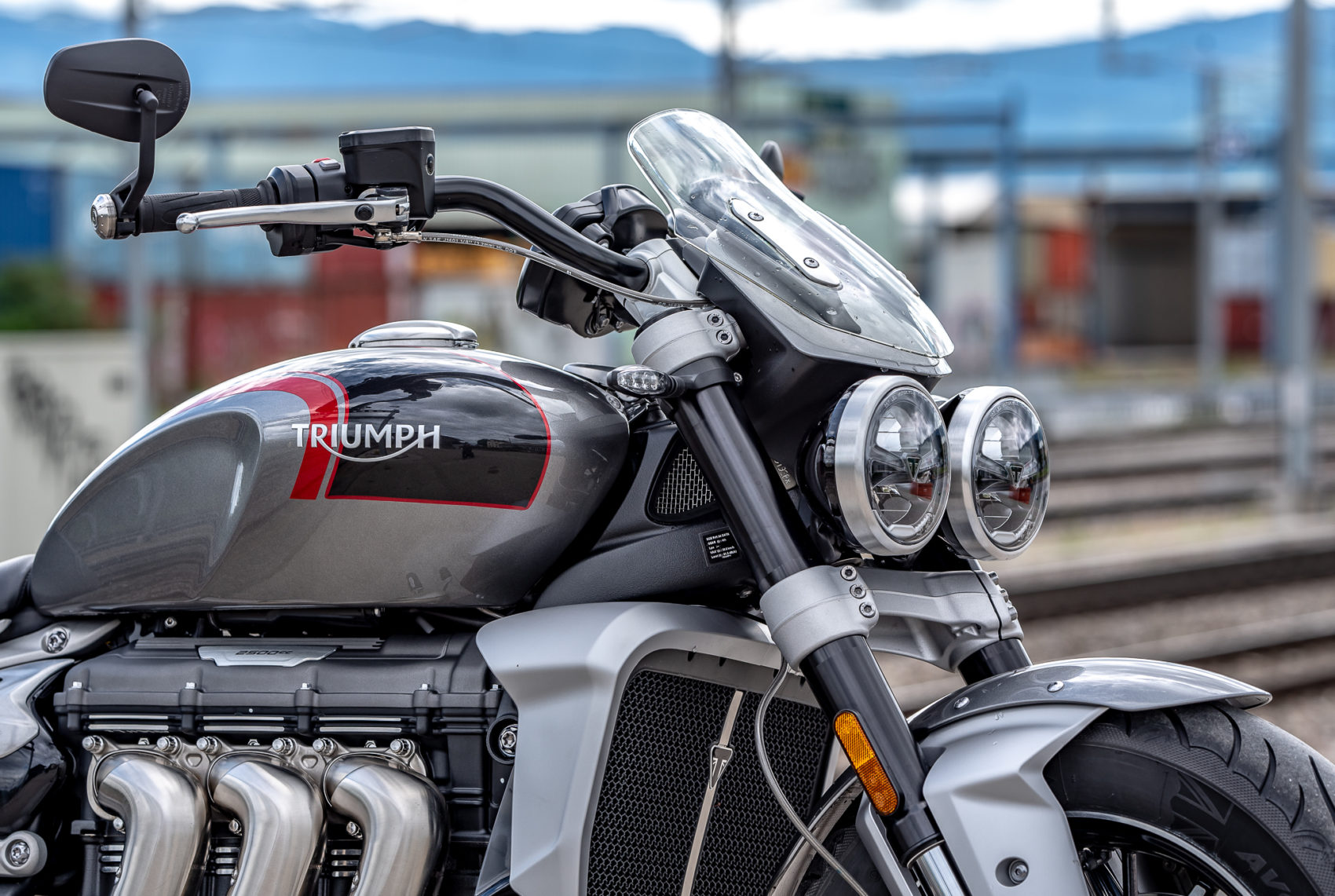 Comparatif Triumph Rocket 3 "R" vs "GT" – Des motos d’homme - Actu Moto