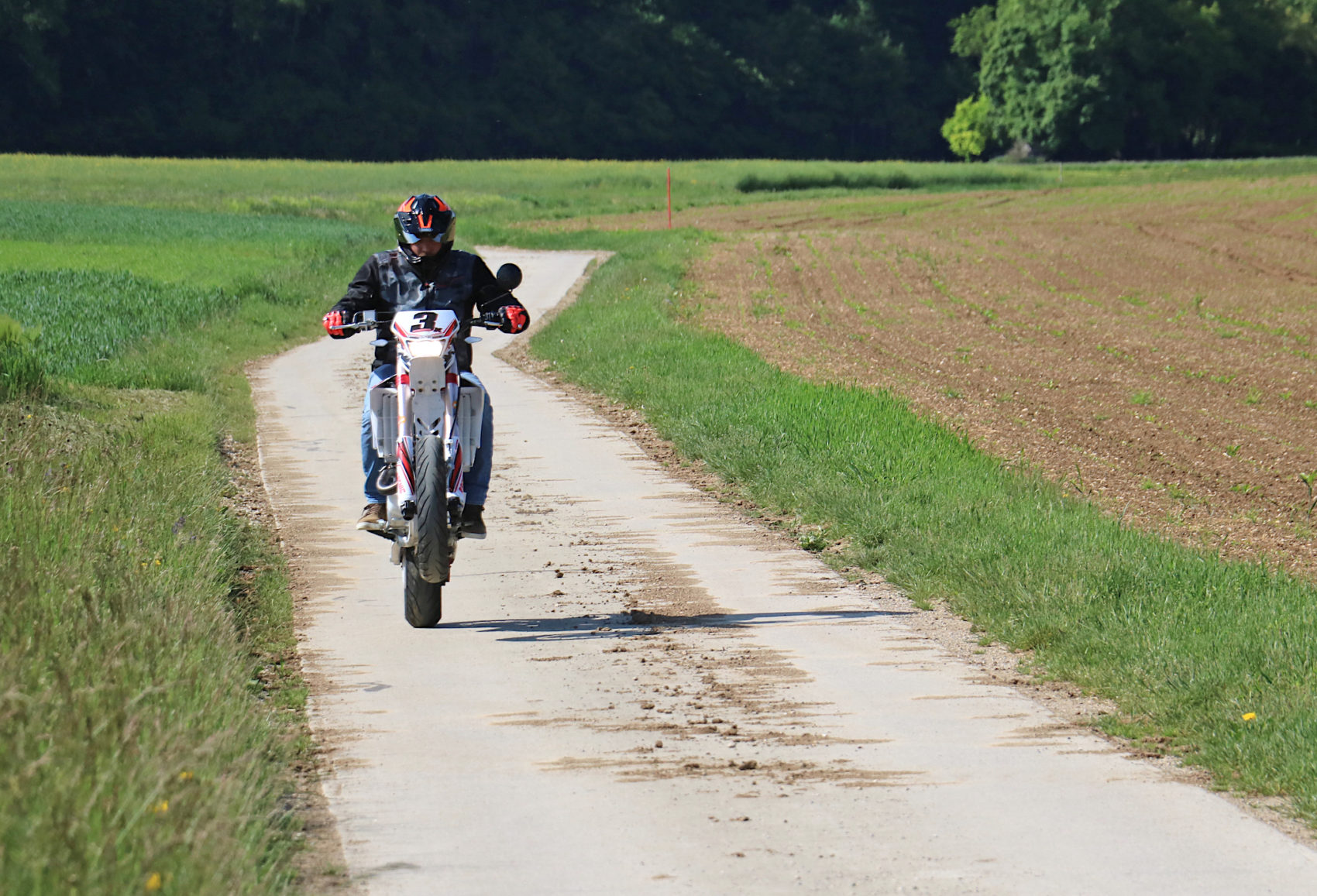 Monnier_XRF_action_wheeling_1_Mullersmall - Actu Moto