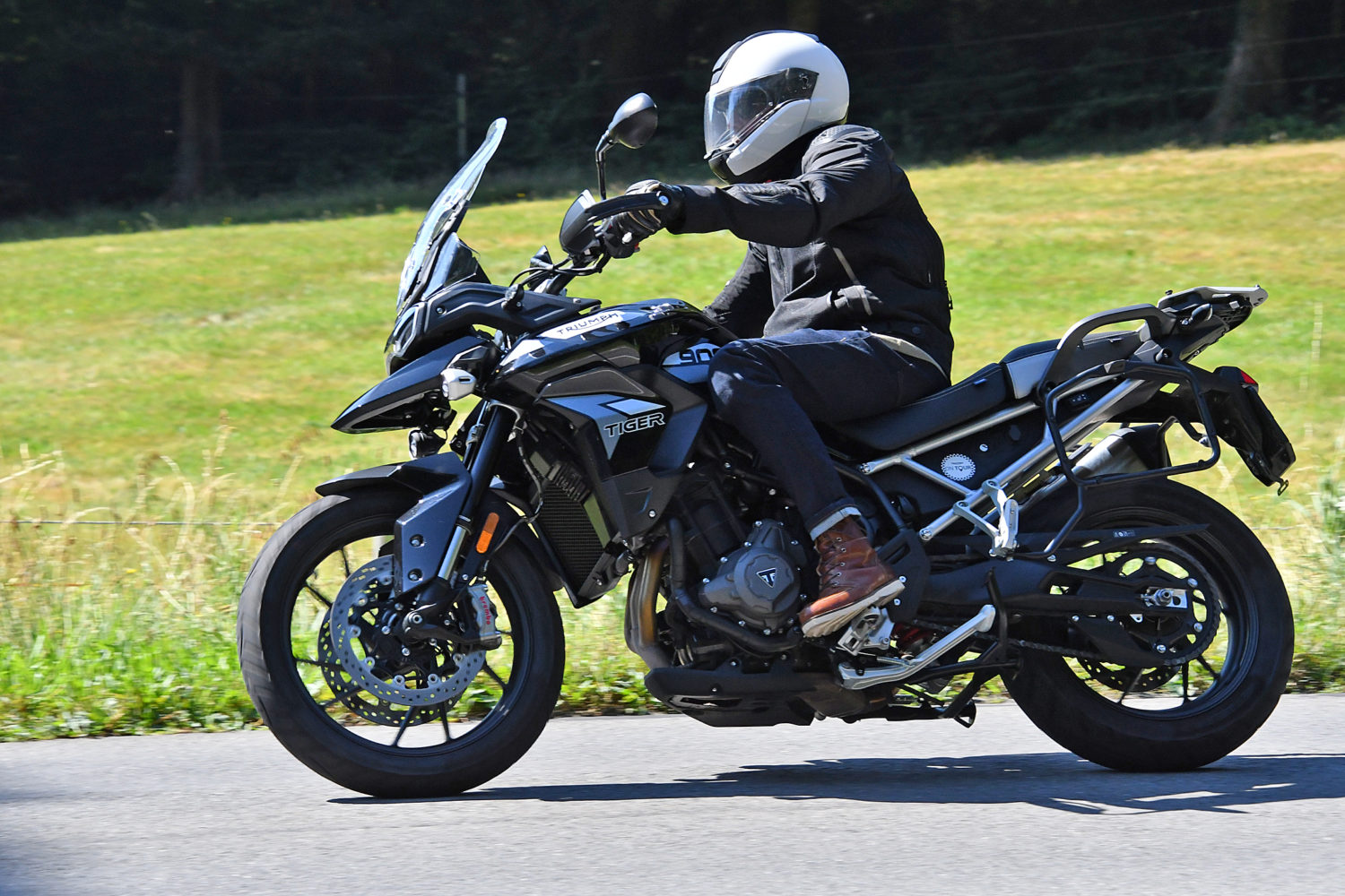 Tiger 900 GT PRO, une invitation au voyage - Actu Moto