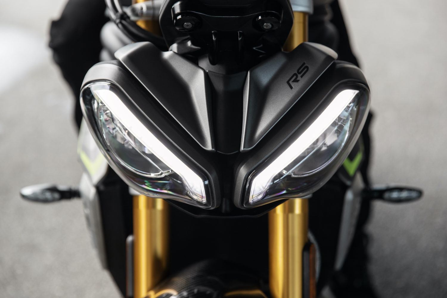 Triumph_Speed Triple 1200 RS_det_Headlights Front_small - Actu Moto