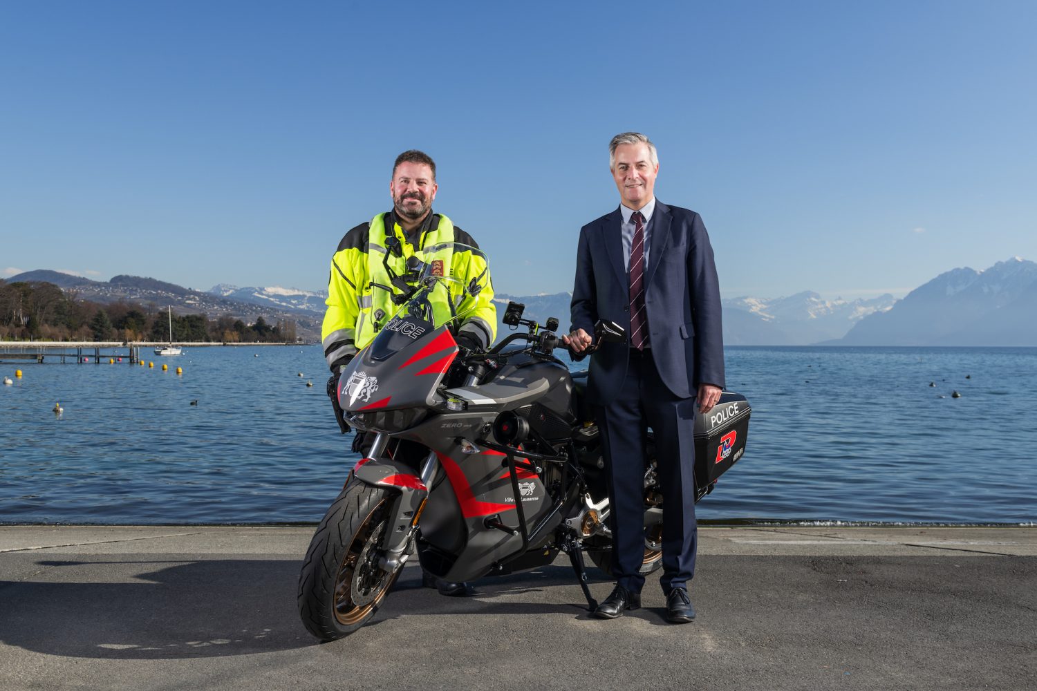 La police de Lausanne se met à la moto électrique - Actu Moto