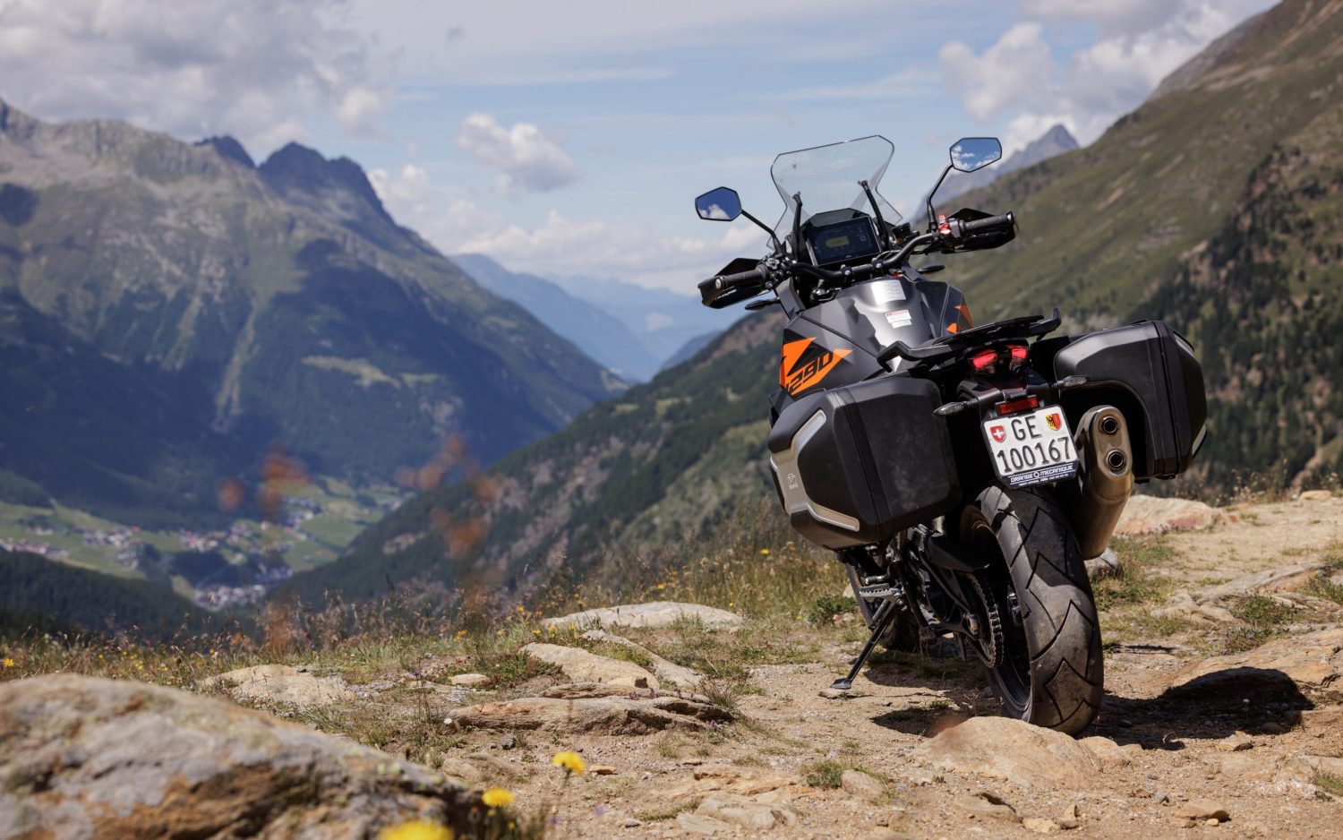 Essai maxi-trails: Triumph Tiger 1200 GT Pro vs KTM 1290 Super ...