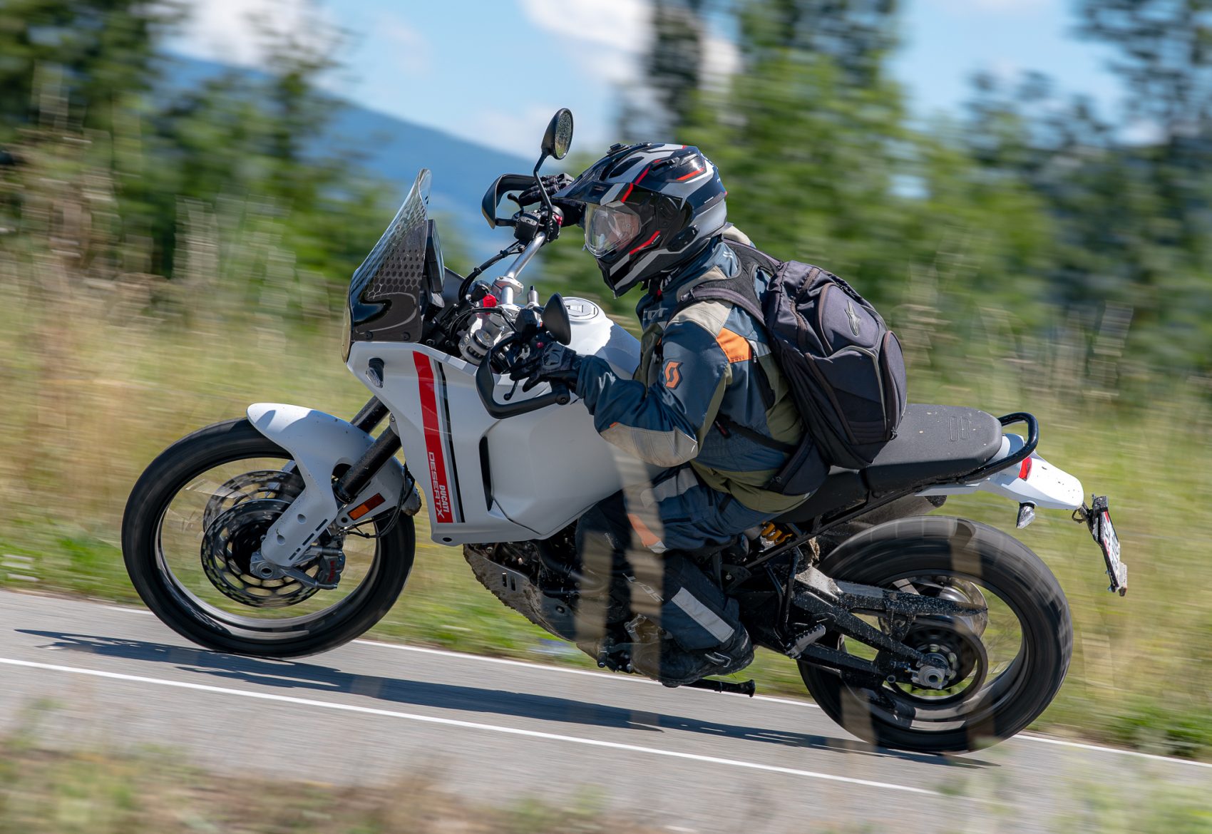 Comparatif ActuMoto.ch Triumph Tiger 900 Rally Pro Husqvarna Norden 901 ...