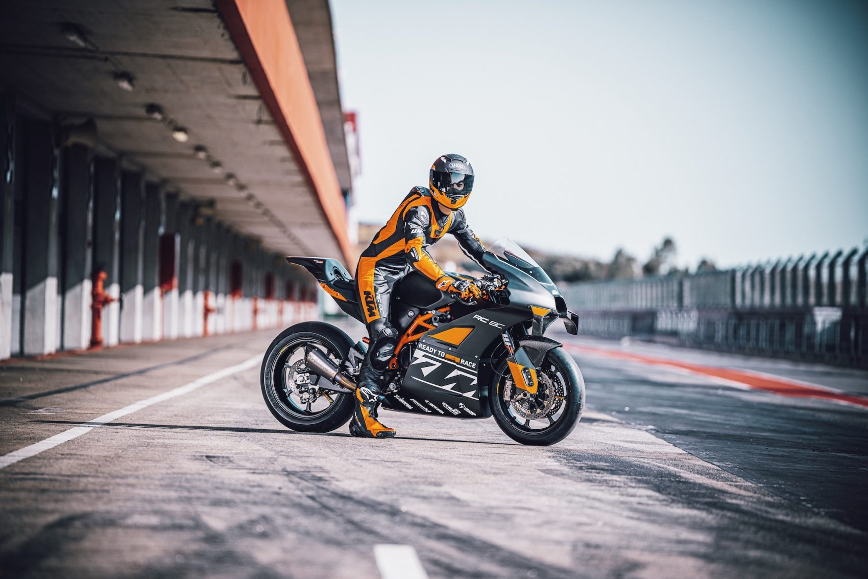Nouveau – la KTM RC8C 2023, que pour le circuit, encore plus affûtée ...