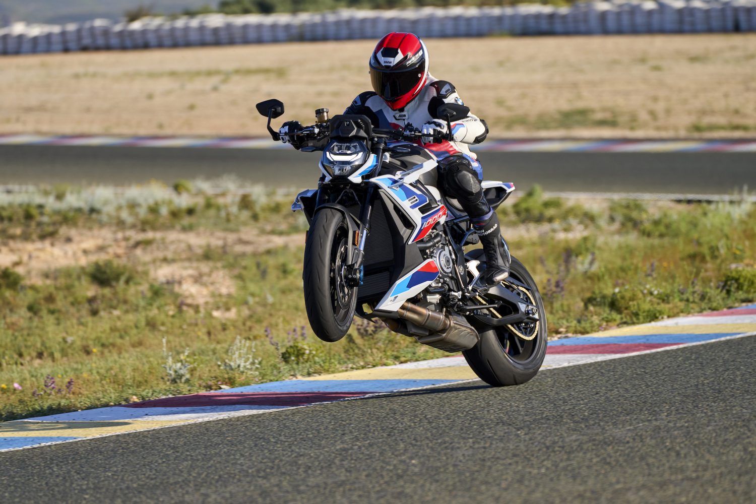 Nouveau – Une BMW naked M1000R sur le pied de guerre, et la BMW M1000RR ...