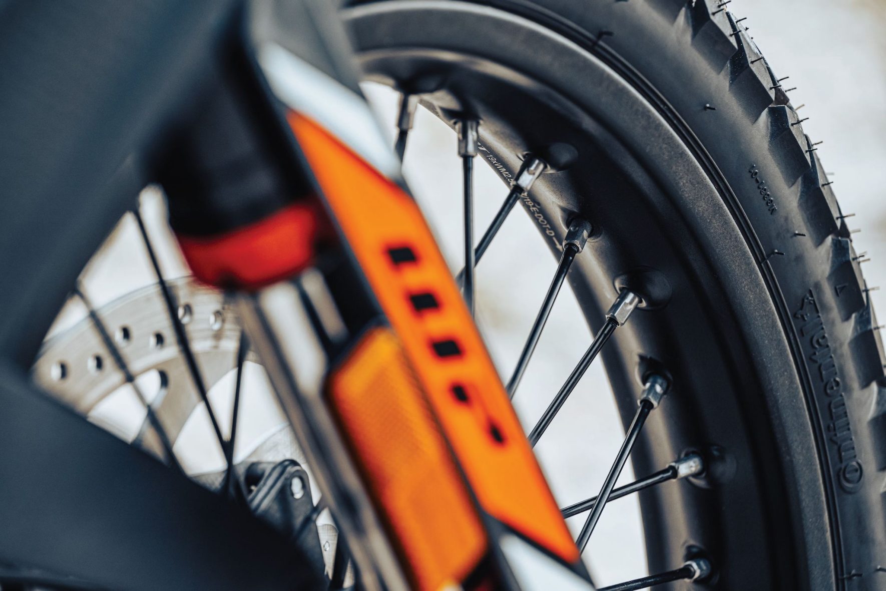 Nouveau – KTM dote sa 390 Adventure de jantes à rayons - Actu Moto