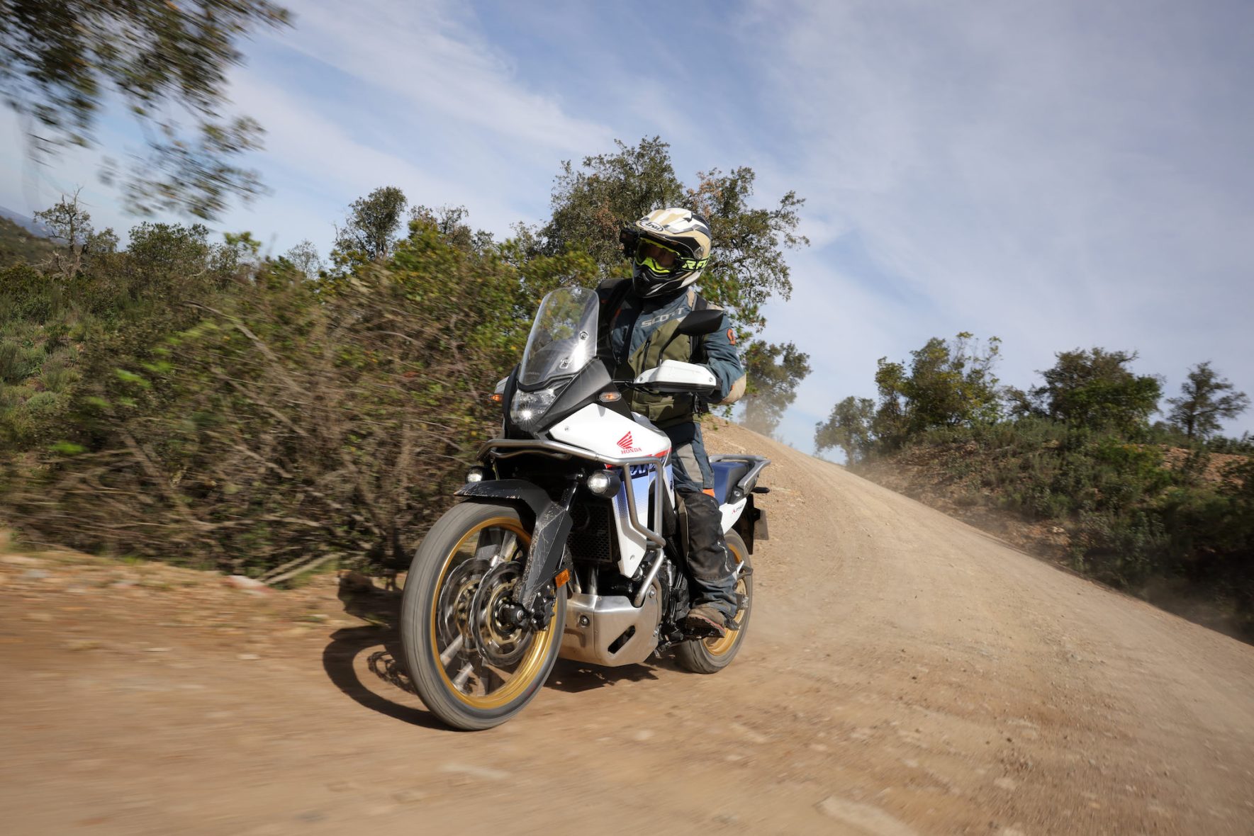 Essai – La Honda XL 750 Transalp, un maxi-trail abordable, mais aussi ...