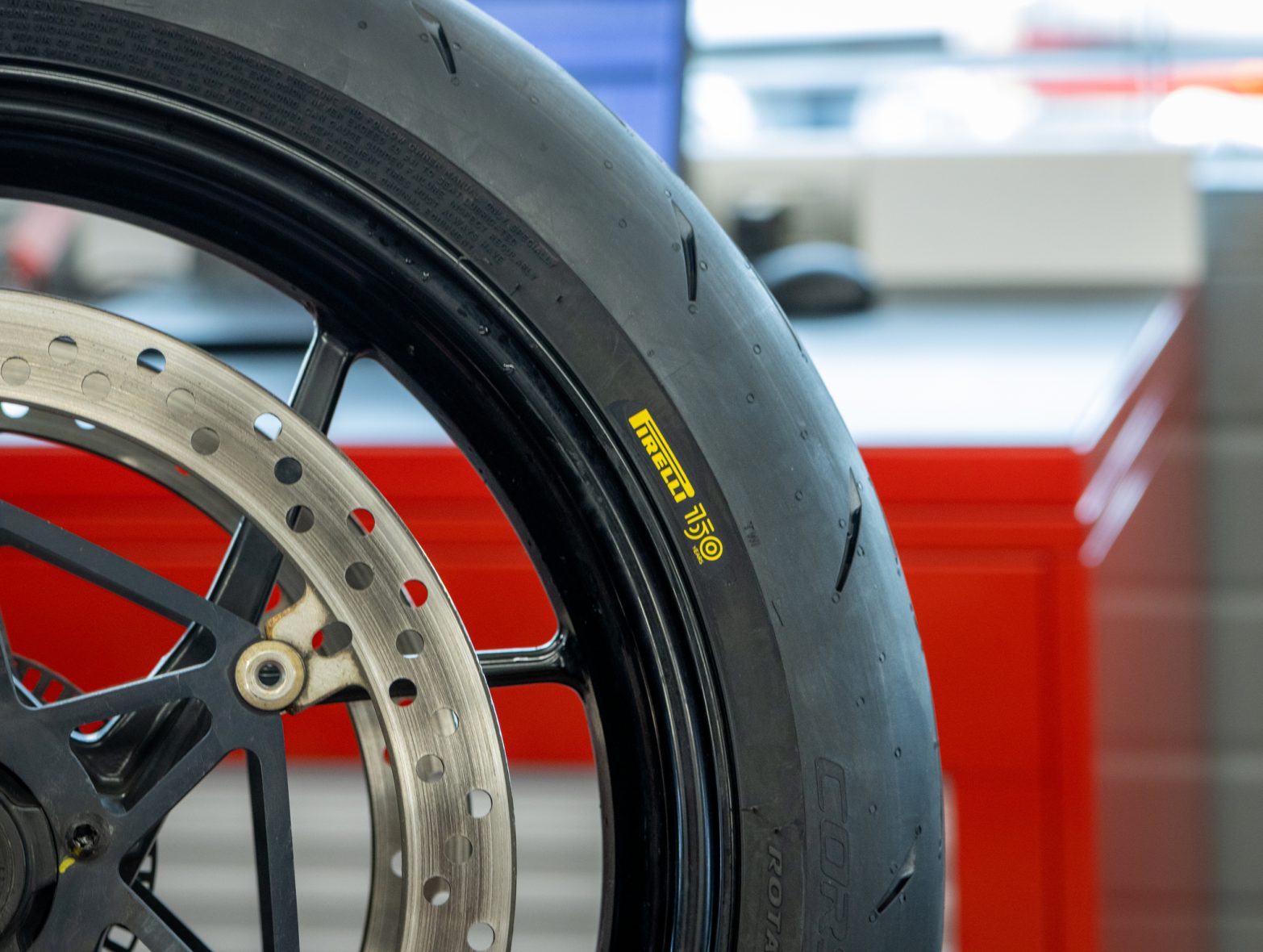 Essai pneu : Pirelli Diablo Rosso IV Corsa, une expérience de conduite ...