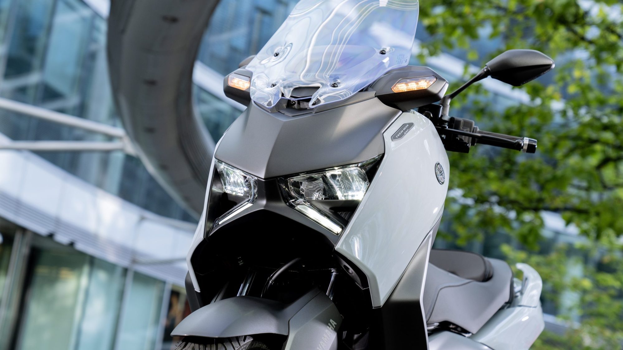 Plus de confort et moins d'effort sur les nouvelles versions des Yamaha XMAX 125 et 300 - Actu Moto