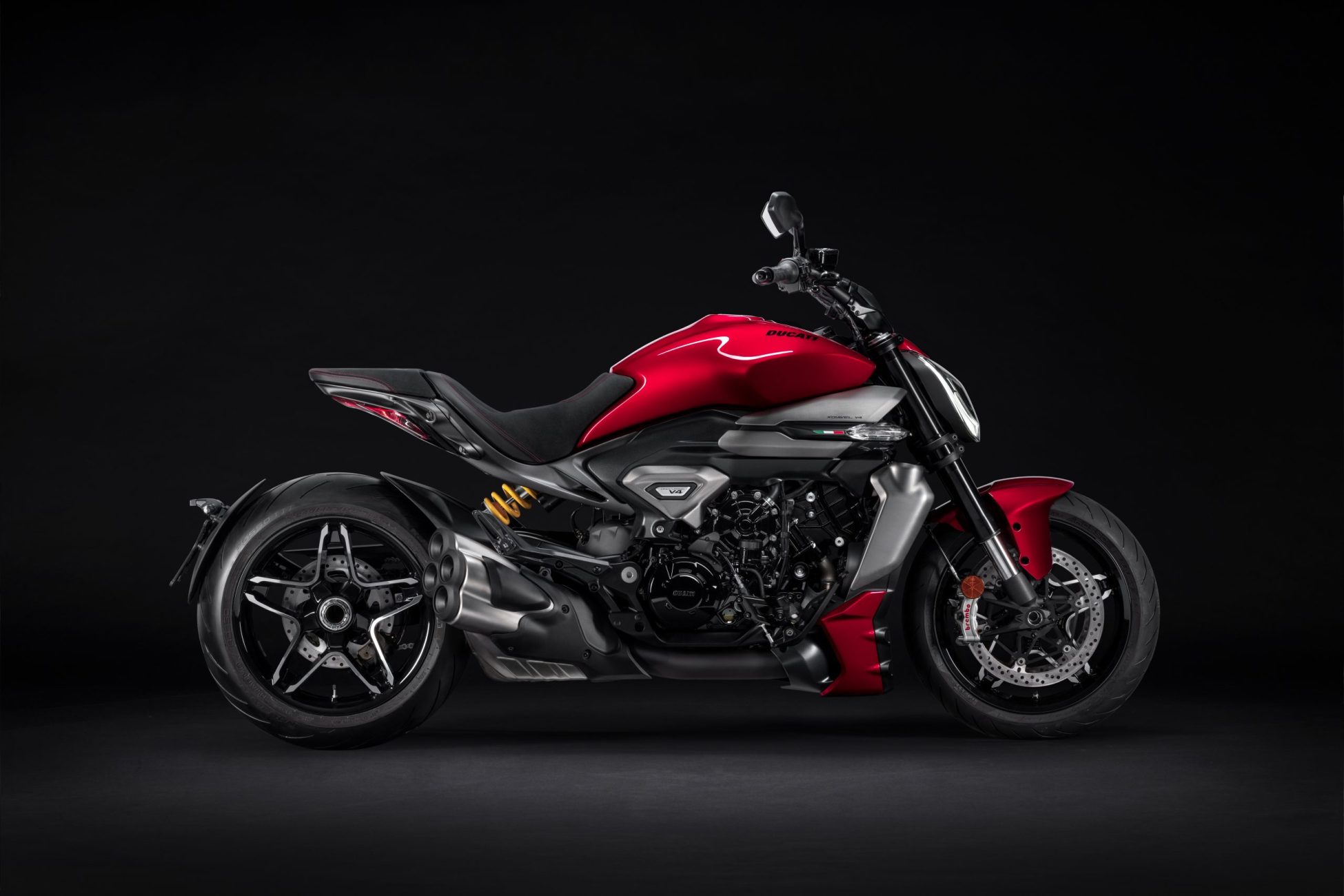 Le nouveau XDiavel V4 de Ducati combine cruiser pieds en avant, V4 ...