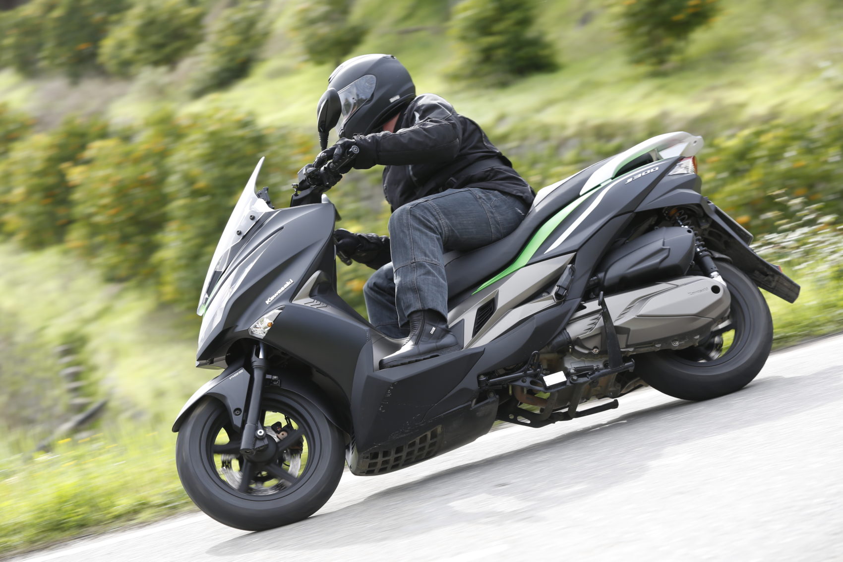 Kawasaki J 300 launch - Actu Moto